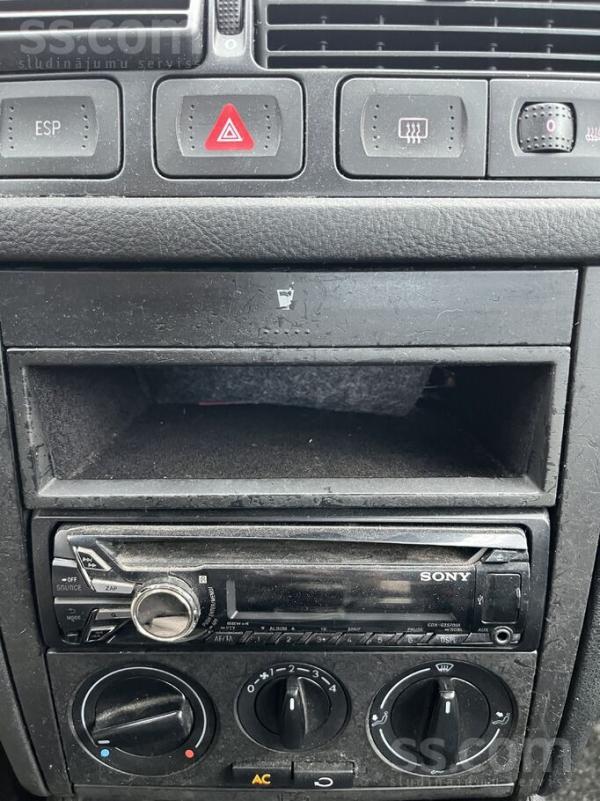Black Volkswagen Golf 2001 in Madona, with an engine capacity of 1.40 L and mileage of 187 thousand km for 1750 €, photo 7 on AUTOMOTO.COM.LV