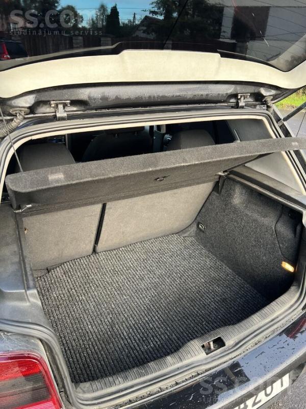 Black Volkswagen Golf 2001 in Riga, with an engine capacity of 1.90 L and mileage of 386 thousand km for 1450 €, photo 6 on AUTOMOTO.COM.LV