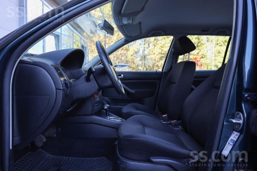 Black Volkswagen Golf 2001 in Riga, with an engine capacity of 2.00 L and mileage of 117 thousand km for 2495 €, photo 9 on AUTOMOTO.COM.LV