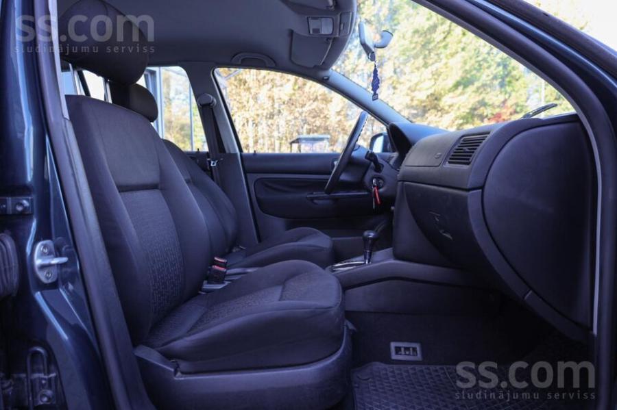 Black Volkswagen Golf 2001 in Riga, with an engine capacity of 2.00 L and mileage of 117 thousand km for 2495 €, photo 14 on AUTOMOTO.COM.LV