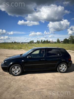 Black Volkswagen Golf 2002 in Daugavpils, with an engine capacity of 1.90 L and mileage of 407 thousand km for 1200 €, photo 4 on AUTOMOTO.COM.LV