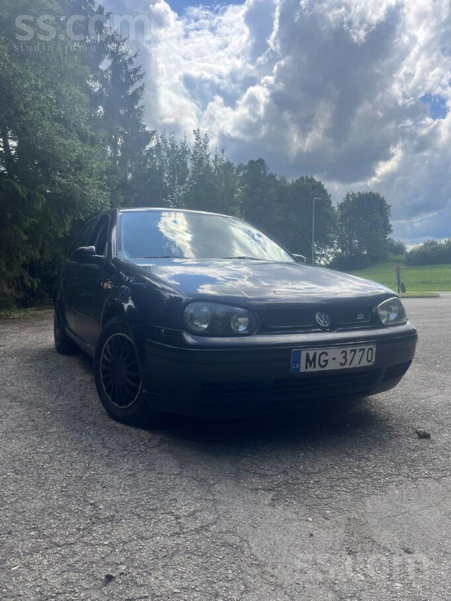 Melns Volkswagen Golf 2002 Aizkraukle, ar dzinēja tilpumu 1.90 L un nobraukumu 350 tūkst. km par 900 €, foto 1 vietnē AUTOMOTO.COM.LV