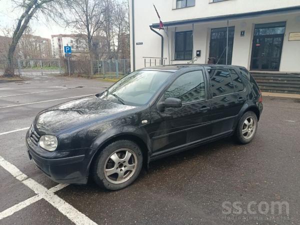 Black Volkswagen Golf 2002 in Riga, with an engine capacity of 1.60 L and mileage of 330 thousand km for 1350 €, photo 2 on AUTOMOTO.COM.LV