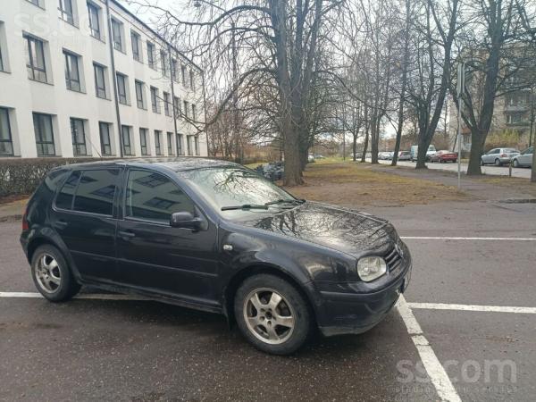 Black Volkswagen Golf 2002 in Riga, with an engine capacity of 1.60 L and mileage of 330 thousand km for 1350 €, photo 4 on AUTOMOTO.COM.LV