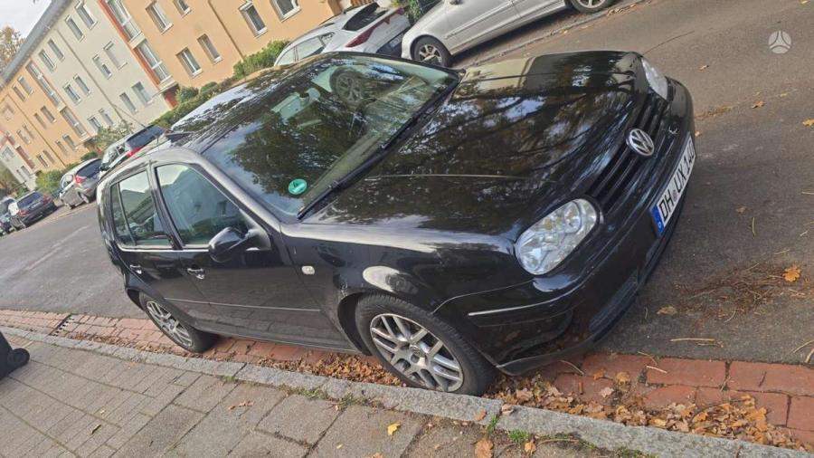 Melns Volkswagen Golf 2002 Marijampole, ar dzinēja tilpumu 1.90 L un nobraukumu 250 tūkst. km par 2200 €, foto 1 vietnē AUTOMOTO.COM.LV