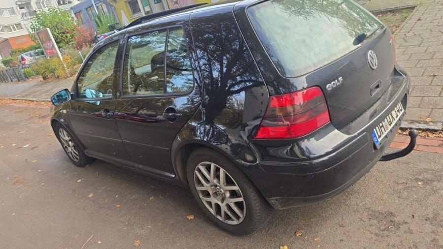 Melns Volkswagen Golf 2002 Marijampole, ar dzinēja tilpumu 1.90 L un nobraukumu 250 tūkst. km par 2200 €, foto 4 vietnē AUTOMOTO.COM.LV