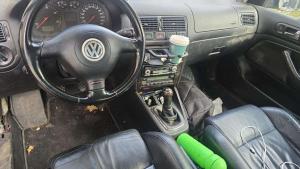 Melns Volkswagen Golf 2002 Marijampole, ar dzinēja tilpumu 1.90 L un nobraukumu 250 tūkst. km par 2200 €, foto 5 vietnē AUTOMOTO.COM.LV