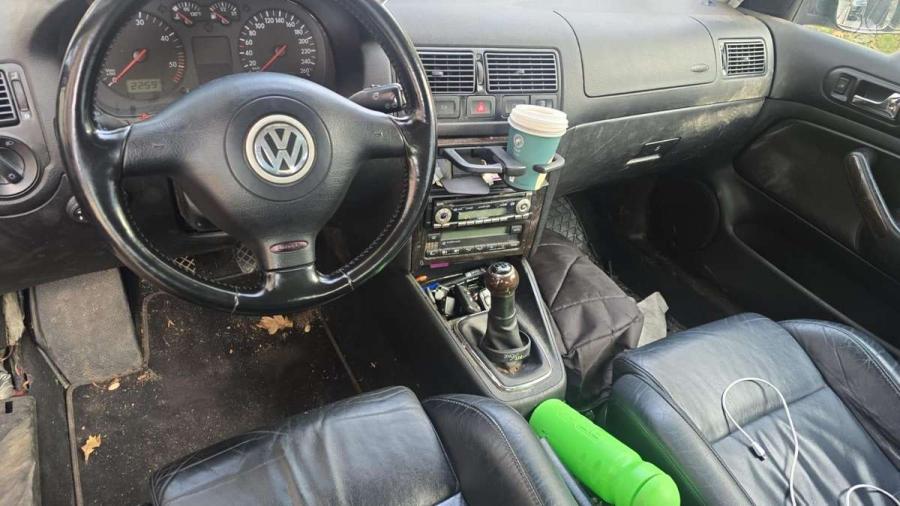 Melns Volkswagen Golf 2002 Marijampole, ar dzinēja tilpumu 1.90 L un nobraukumu 250 tūkst. km par 2200 €, foto 5 vietnē AUTOMOTO.COM.LV