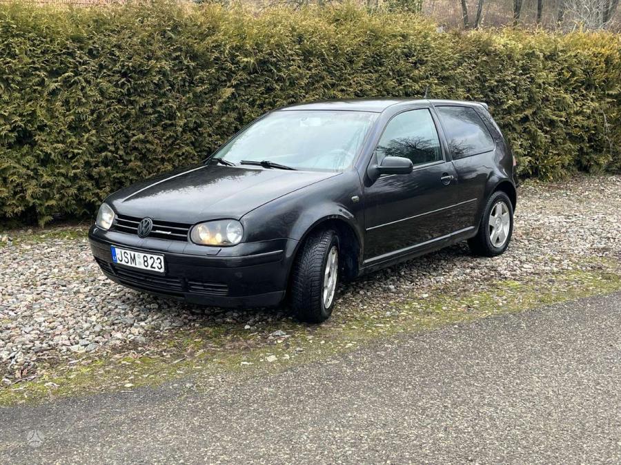 Black Volkswagen Golf 2002 in Panevezys, with an engine capacity of 1.90 L and mileage of 510 thousand km for 1450 €, photo 1 on AUTOMOTO.COM.LV