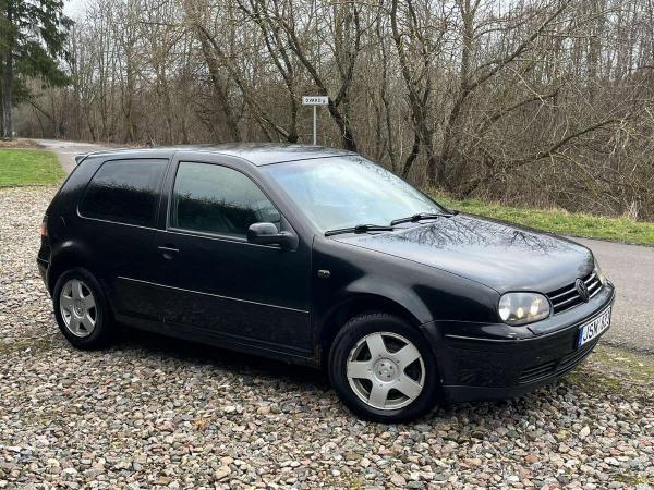 Black Volkswagen Golf 2002 in Panevezys, with an engine capacity of 1.90 L and mileage of 510 thousand km for 1450 €, photo 3 on AUTOMOTO.COM.LV