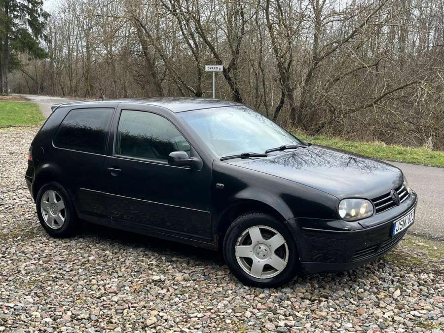Black Volkswagen Golf 2002 in Panevezys, with an engine capacity of 1.90 L and mileage of 510 thousand km for 1450 €, photo 3 on AUTOMOTO.COM.LV