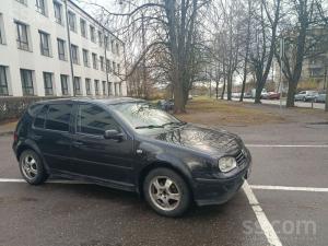 Black Volkswagen Golf 2002 in Riga, with an engine capacity of 1.60 L and mileage of 330 thousand km for 1100 €, photo 4 on AUTOMOTO.COM.LV