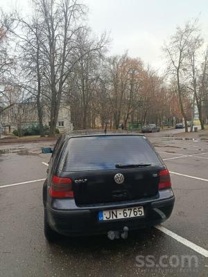 Black Volkswagen Golf 2002 in Riga, with an engine capacity of 1.60 L and mileage of 330 thousand km for 1100 €, photo 5 on AUTOMOTO.COM.LV