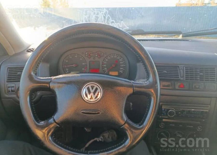 Black Volkswagen Golf 2002 in Riga, with an engine capacity of 1.60 L and mileage of 330 thousand km for 1100 €, photo 7 on AUTOMOTO.COM.LV