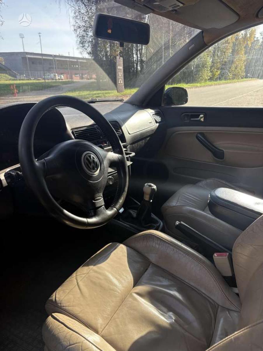 Melns Volkswagen Golf 2002 Visaginas, ar dzinēja tilpumu 0.00 L un nobraukumu 3934 tūkst. km par 1800 €, foto 10 vietnē AUTOMOTO.COM.LV