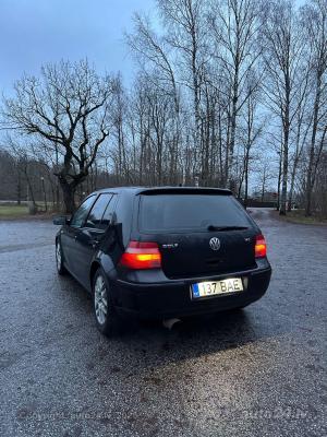 Melns Volkswagen Golf 2002 Tallina, ar dzinēja tilpumu 2.30 L un nobraukumu 192 tūkst. km par 3500 €, foto 3 vietnē AUTOMOTO.COM.LV