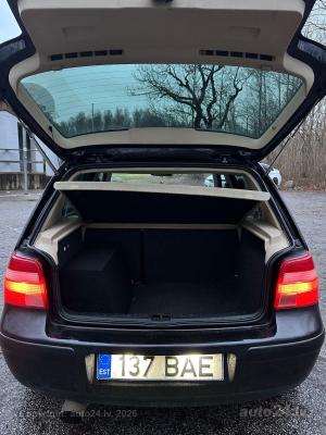 Melns Volkswagen Golf 2002 Tallina, ar dzinēja tilpumu 2.30 L un nobraukumu 192 tūkst. km par 3500 €, foto 9 vietnē AUTOMOTO.COM.LV