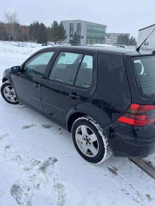 Melns Volkswagen Golf 2002 Panevēža, ar dzinēja tilpumu 1.90 L un nobraukumu 397 tūkst. km par 1400 €, foto 4 vietnē AUTOMOTO.COM.LV