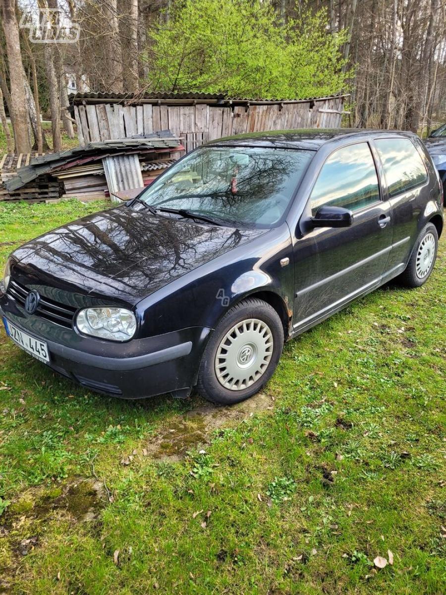 Melns Volkswagen Golf 2002 Prienai, ar dzinēja tilpumu 1.60 L un nobraukumu 280 tūkst. km par 700 €, foto 3 vietnē AUTOMOTO.COM.LV