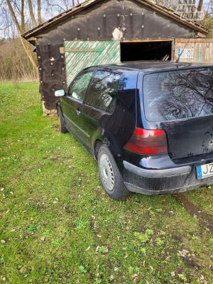 Melns Volkswagen Golf 2002 Prienai, ar dzinēja tilpumu 1.60 L un nobraukumu 280 tūkst. km par 700 €, foto 4 vietnē AUTOMOTO.COM.LV