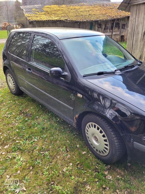 Black Volkswagen Golf 2002 in Prienai, with an engine capacity of 1.60 L and mileage of 280 thousand km for 700 €, photo 4 on AUTOMOTO.COM.LV