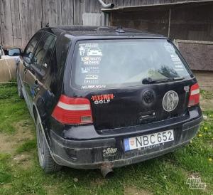 Black Volkswagen Golf 2002 in Sakiai, with an engine capacity of 1.60 L and mileage of 252 thousand km for 750 €, photo 3 on AUTOMOTO.COM.LV