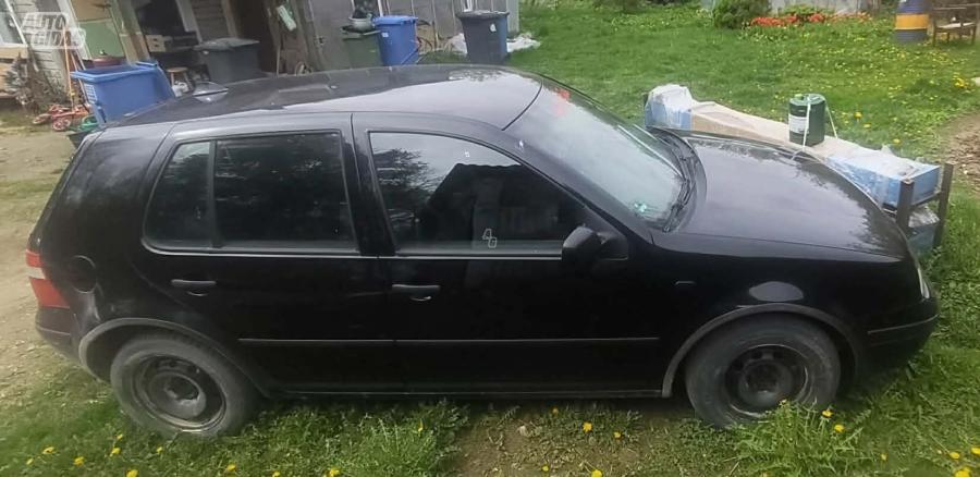 Black Volkswagen Golf 2002 in Sakiai, with an engine capacity of 1.60 L and mileage of 252 thousand km for 750 €, photo 4 on AUTOMOTO.COM.LV