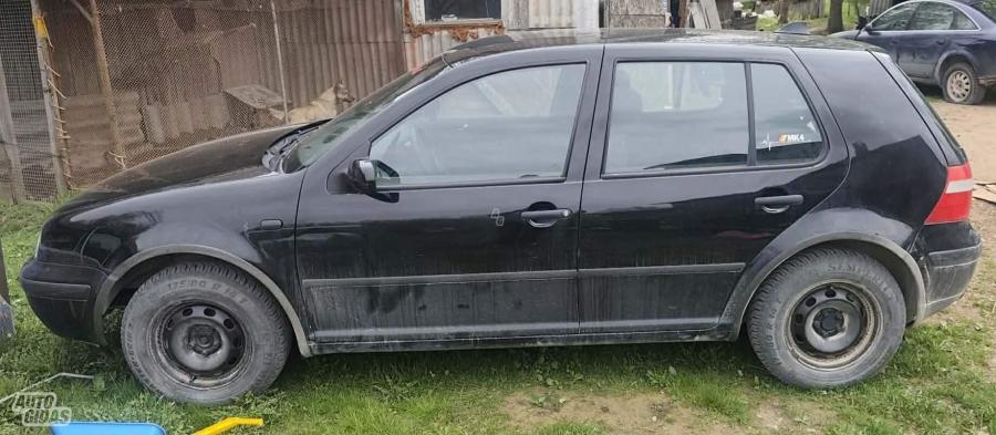 Black Volkswagen Golf 2002 in Sakiai, with an engine capacity of 1.60 L and mileage of 252 thousand km for 750 €, photo 7 on AUTOMOTO.COM.LV