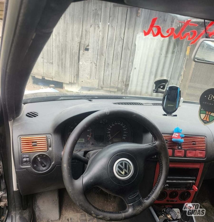 Black Volkswagen Golf 2002 in Sakiai, with an engine capacity of 1.60 L and mileage of 252 thousand km for 750 €, photo 8 on AUTOMOTO.COM.LV
