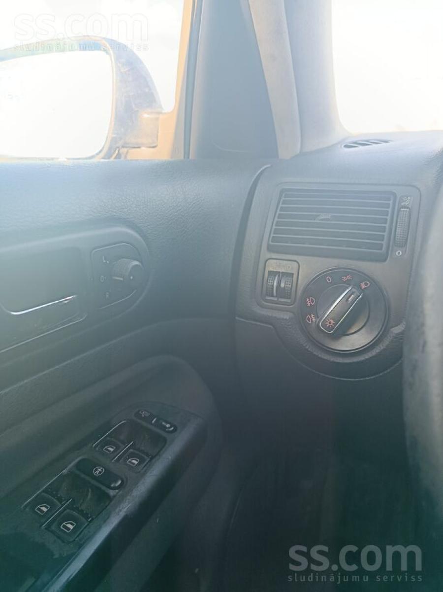 Melns Volkswagen Golf 2002 Rīga, ar dzinēja tilpumu 1.60 L un nobraukumu 331 tūkst. km par 1200 €, foto 11 vietnē AUTOMOTO.COM.LV