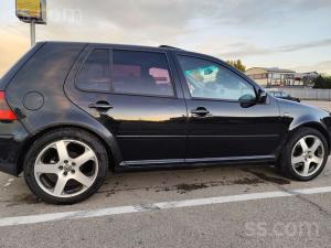 Black Volkswagen Golf 2002 in Riga, with an engine capacity of 2.00 L and mileage of 273 thousand km for 1900 €, photo 5 on AUTOMOTO.COM.LV