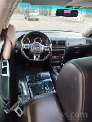 Black Volkswagen Golf 2002 in Riga, with an engine capacity of 2.00 L and mileage of 273 thousand km for 1900 €, photo 6 on AUTOMOTO.COM.LV