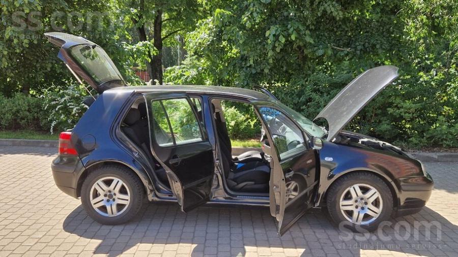 Black Volkswagen Golf 2002 in Riga, with an engine capacity of 1.40 L and mileage of 0 thousand km for 1370 €, photo 3 on AUTOMOTO.COM.LV