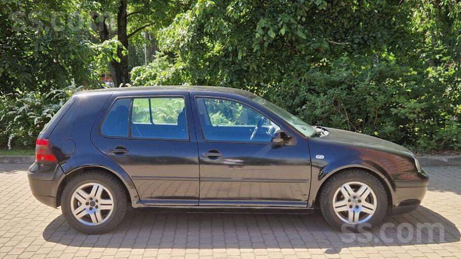 Black Volkswagen Golf 2002 in Riga, with an engine capacity of 1.40 L and mileage of 0 thousand km for 1370 €, photo 7 on AUTOMOTO.COM.LV