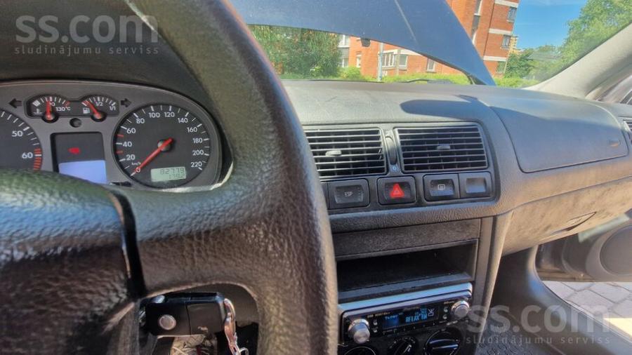 Black Volkswagen Golf 2002 in Riga, with an engine capacity of 1.40 L and mileage of 0 thousand km for 1370 €, photo 25 on AUTOMOTO.COM.LV