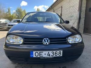 Black Volkswagen Golf 2002 in Limbazi, with an engine capacity of 1.40 L and mileage of 223 thousand km for 2250 €, photo 3 on AUTOMOTO.COM.LV