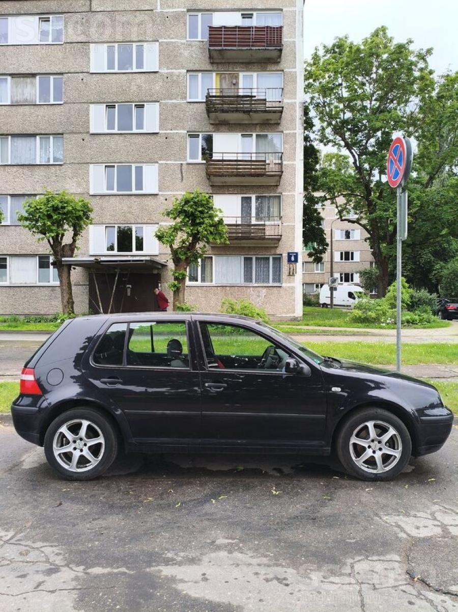 Melns Volkswagen Golf 2002 Rīga, ar dzinēja tilpumu 1.90 L un nobraukumu 270 tūkst. km par 1600 €, foto 1 vietnē AUTOMOTO.COM.LV