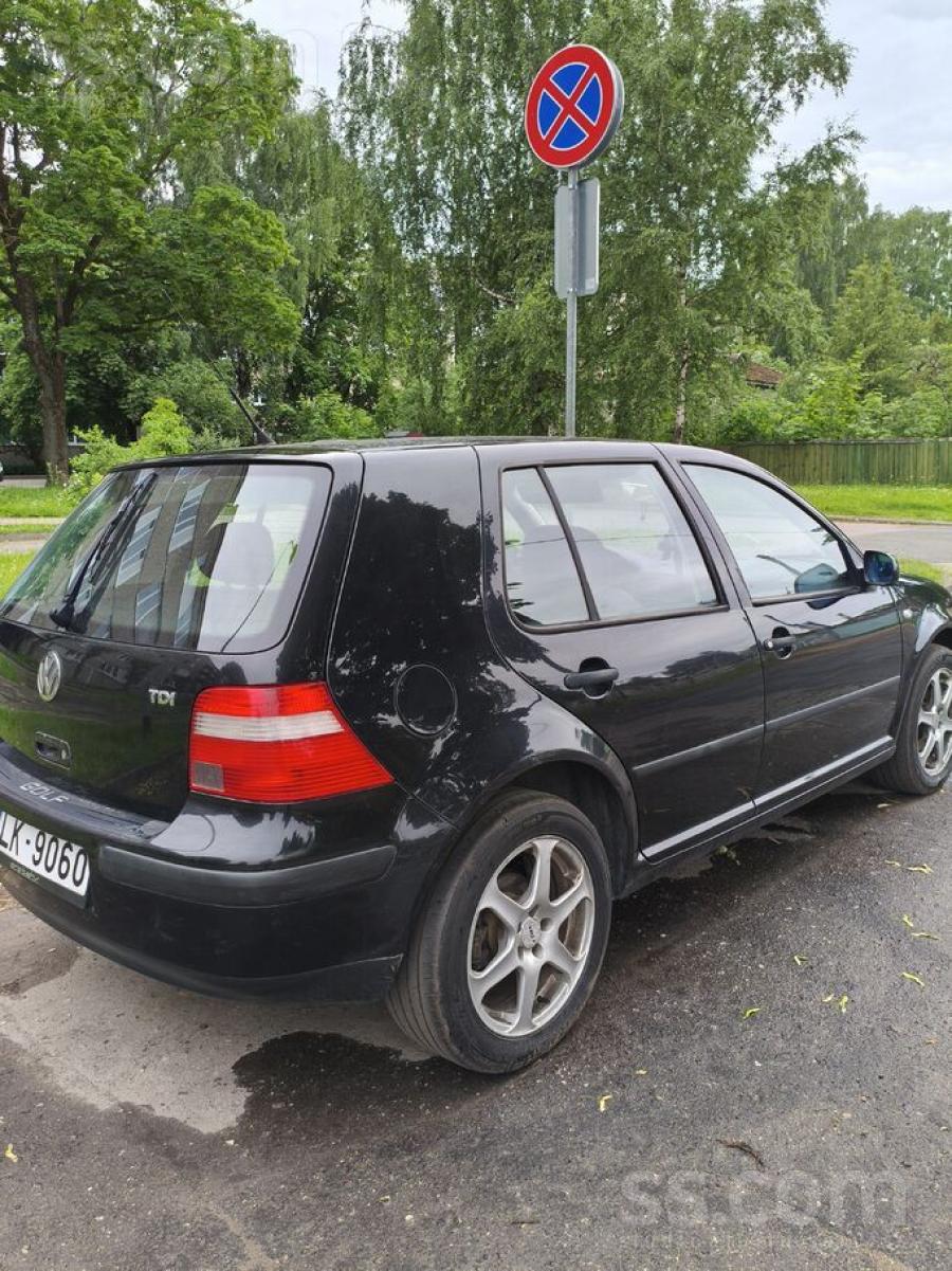Melns Volkswagen Golf 2002 Rīga, ar dzinēja tilpumu 1.90 L un nobraukumu 270 tūkst. km par 1600 €, foto 4 vietnē AUTOMOTO.COM.LV
