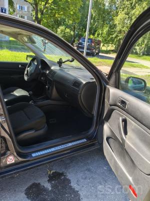 Melns Volkswagen Golf 2002 Rīga, ar dzinēja tilpumu 1.90 L un nobraukumu 270 tūkst. km par 1600 €, foto 9 vietnē AUTOMOTO.COM.LV
