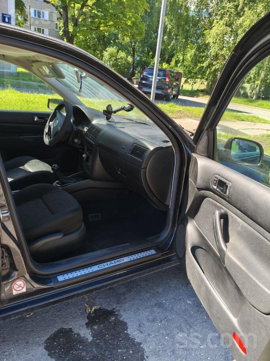 Melns Volkswagen Golf 2002 Rīga, ar dzinēja tilpumu 1.90 L un nobraukumu 270 tūkst. km par 1600 €, foto 9 vietnē AUTOMOTO.COM.LV