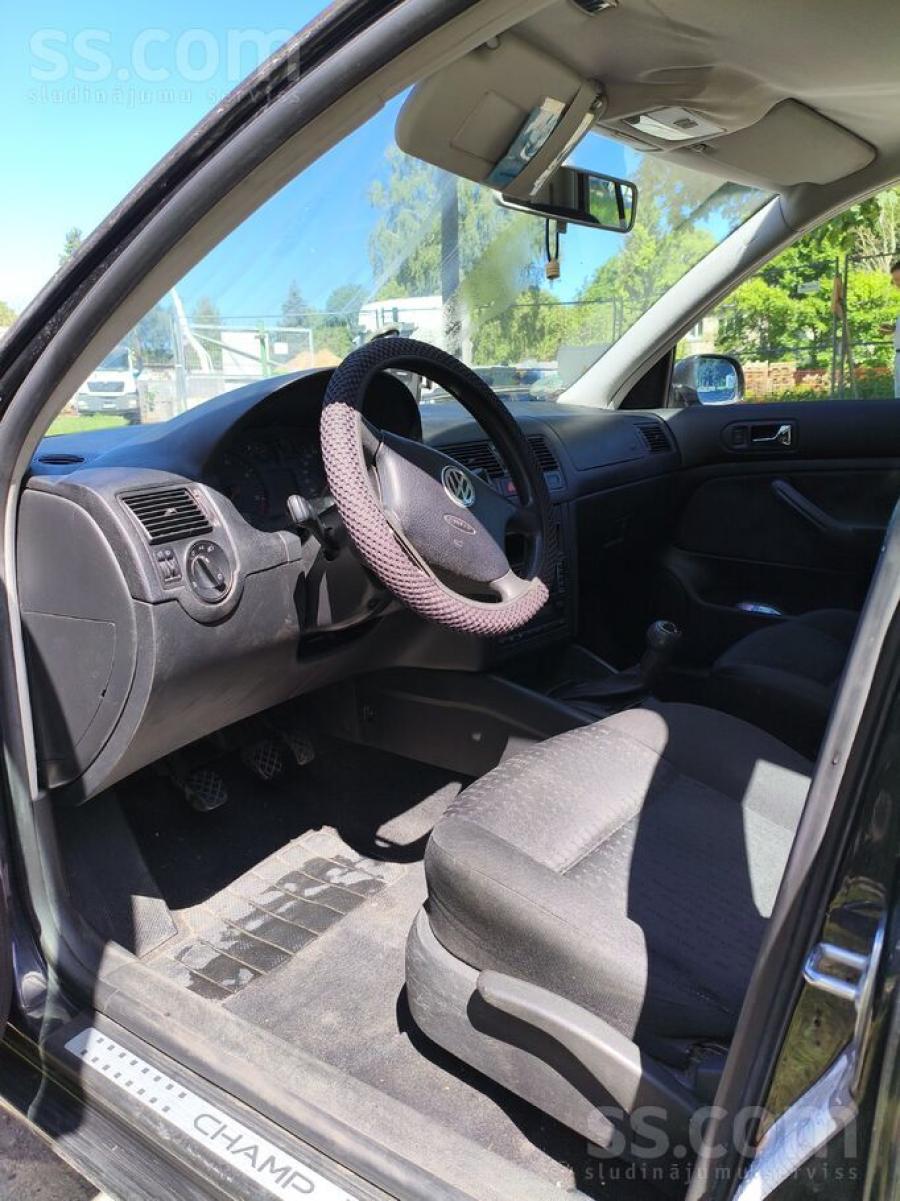 Melns Volkswagen Golf 2002 Rīga, ar dzinēja tilpumu 1.90 L un nobraukumu 270 tūkst. km par 1600 €, foto 12 vietnē AUTOMOTO.COM.LV