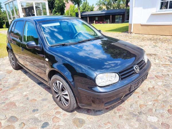 Черный Фольксваген Гольф 2002 в Утена, объемом двигателя 1.90 л и пробегом 330 тыс. км за 1650 €, фото 2 на AUTOMOTO.COM.LV