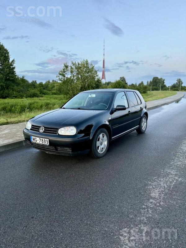 Черный Фольксваген Гольф 2002 в Рига, объемом двигателя 1.40 л и пробегом 247 тыс. км за 1250 €, фото 2 на AUTOMOTO.COM.LV