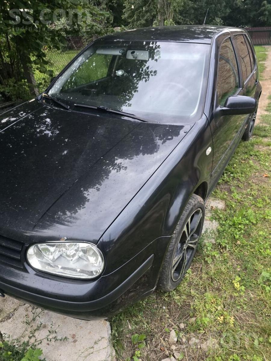 Black Volkswagen Golf 2002 in Dobele, with an engine capacity of 1.90 L and mileage of 435 thousand km for 1350 €, photo 3 on AUTOMOTO.COM.LV