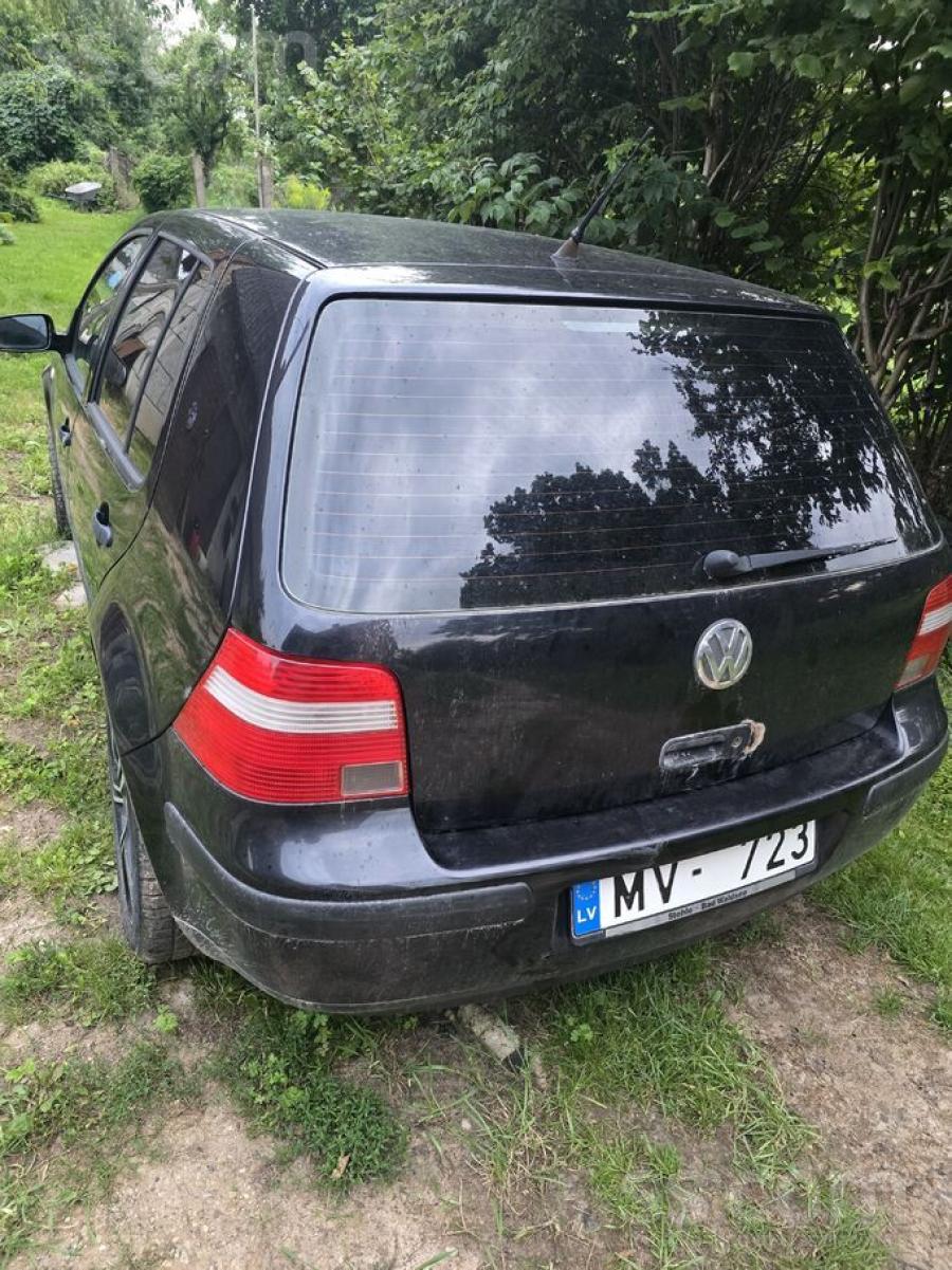 Black Volkswagen Golf 2002 in Dobele, with an engine capacity of 1.90 L and mileage of 435 thousand km for 1350 €, photo 4 on AUTOMOTO.COM.LV