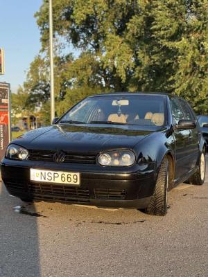 Melns Volkswagen Golf 2002 Klaipėda, ar dzinēja tilpumu 1.90 L un nobraukumu 400 tūkst. km par 1100 €, foto  vietnē AUTOMOTO.COM.LV