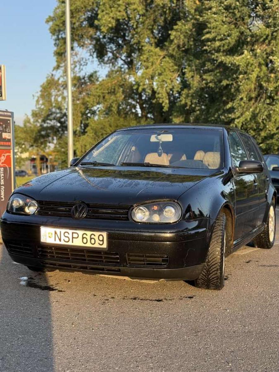 Melns Volkswagen Golf 2002 Klaipėda, ar dzinēja tilpumu 1.90 L un nobraukumu 400 tūkst. km par 1100 €, foto 1 vietnē AUTOMOTO.COM.LV