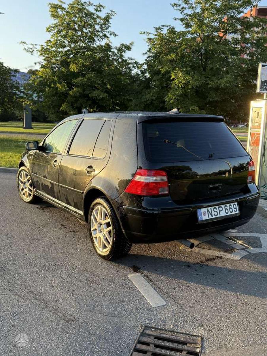 Melns Volkswagen Golf 2002 Klaipėda, ar dzinēja tilpumu 1.90 L un nobraukumu 400 tūkst. km par 1100 €, foto 4 vietnē AUTOMOTO.COM.LV