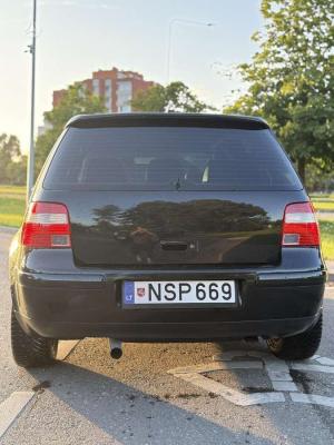 Melns Volkswagen Golf 2002 Klaipėda, ar dzinēja tilpumu 1.90 L un nobraukumu 400 tūkst. km par 1100 €, foto 5 vietnē AUTOMOTO.COM.LV