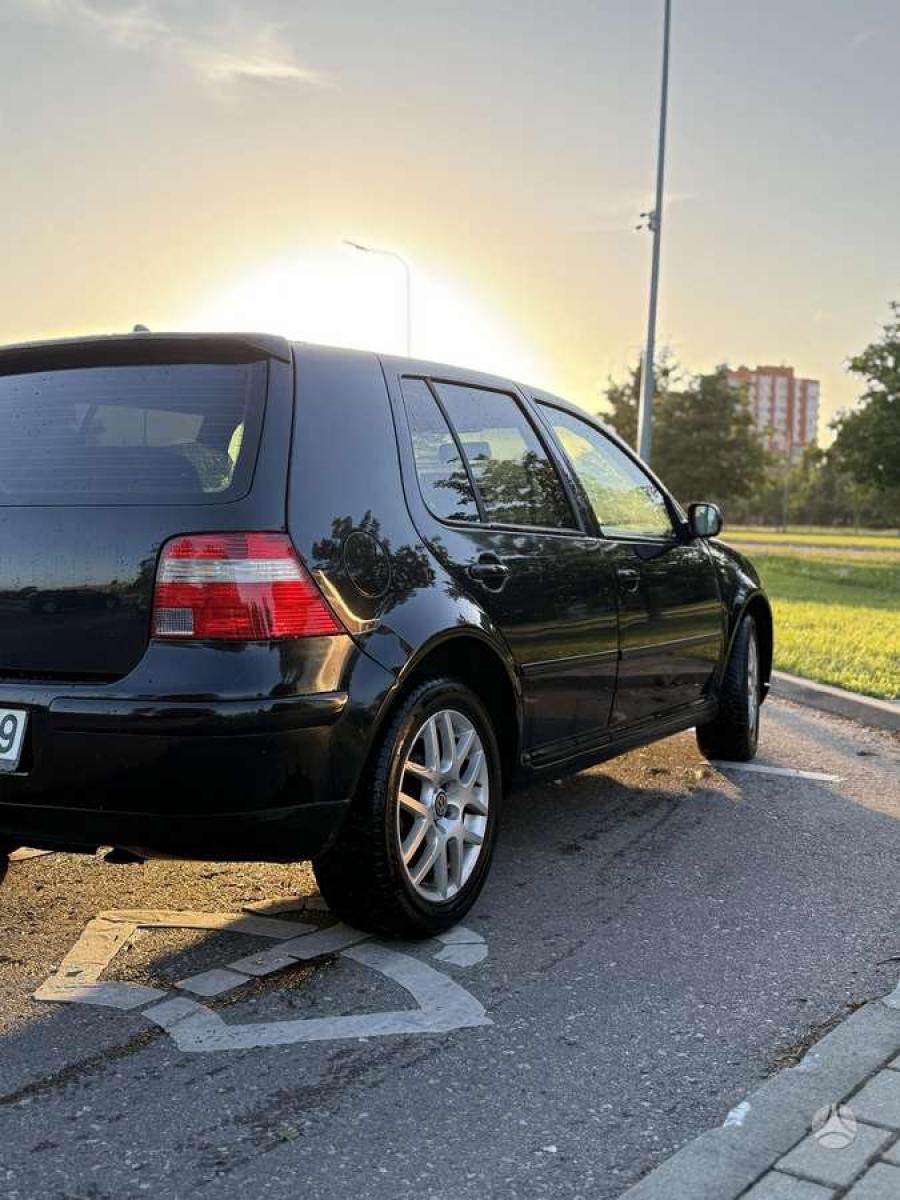 Melns Volkswagen Golf 2002 Klaipėda, ar dzinēja tilpumu 1.90 L un nobraukumu 400 tūkst. km par 1100 €, foto 6 vietnē AUTOMOTO.COM.LV